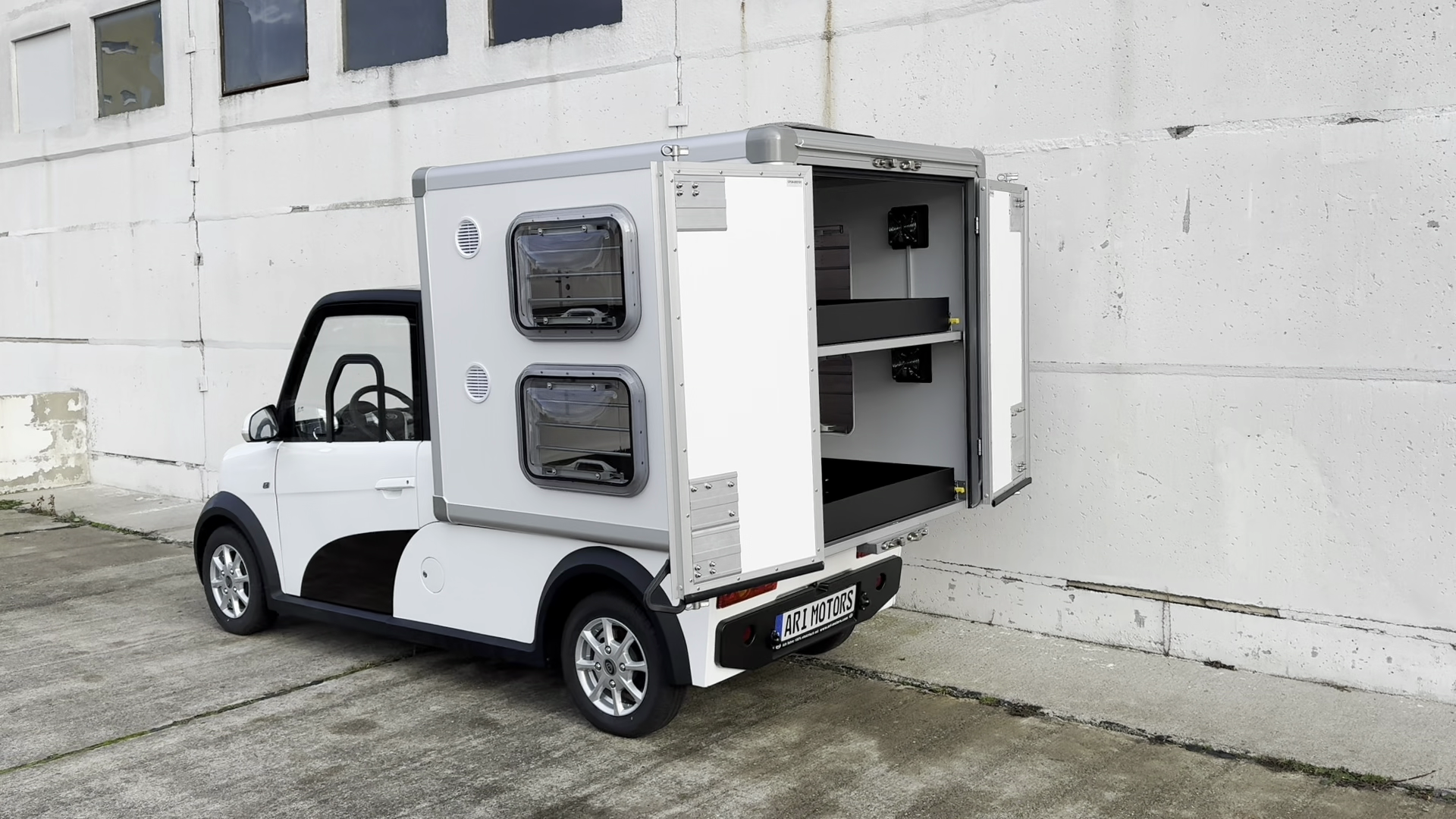 The ARI 458 small animal transporter: XL box custom-made for species ...